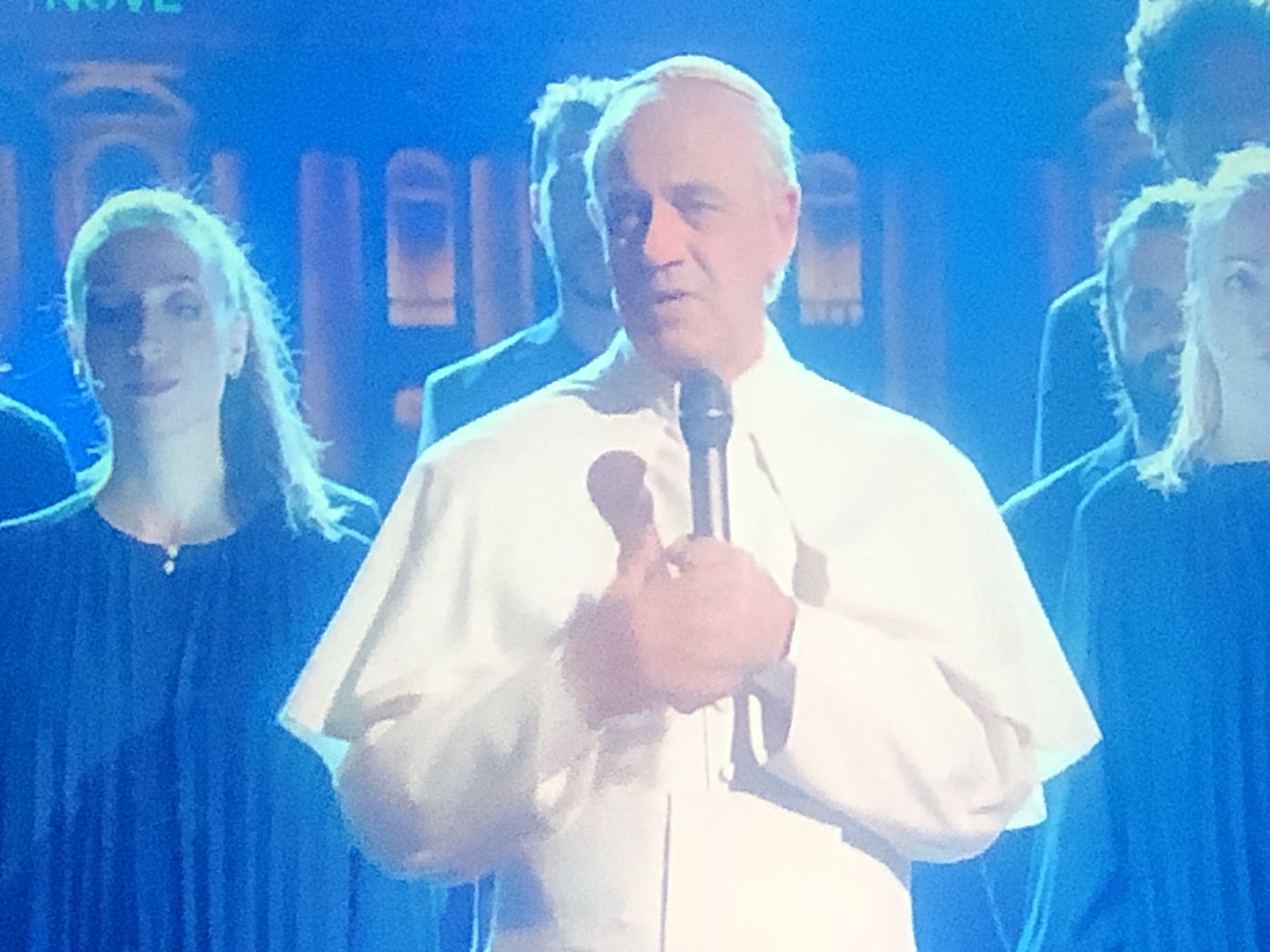 Maurizio Crozza senza ritegno sul Papa: “La sera Leone, la mattina ...